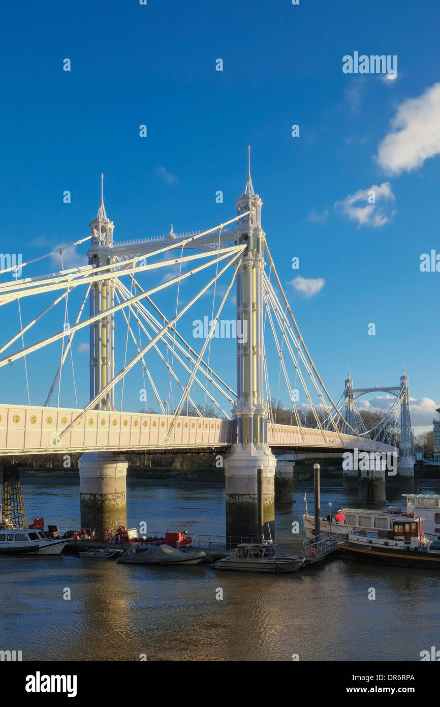 Albert bridge london hi-res stock photography and images - Alamy