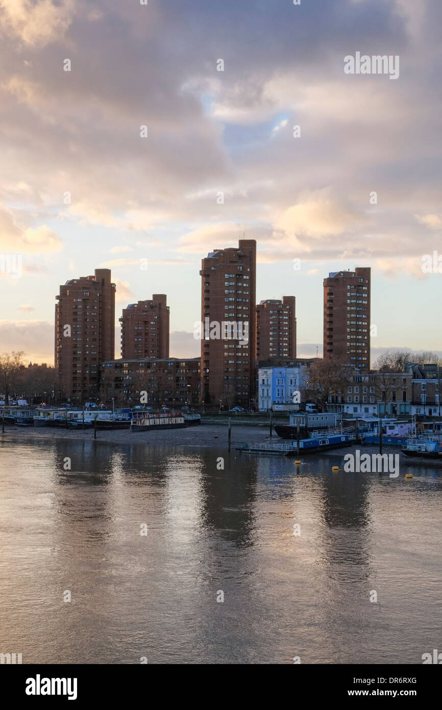 Thames tower blocks hi-res stock photography and images - Alamy