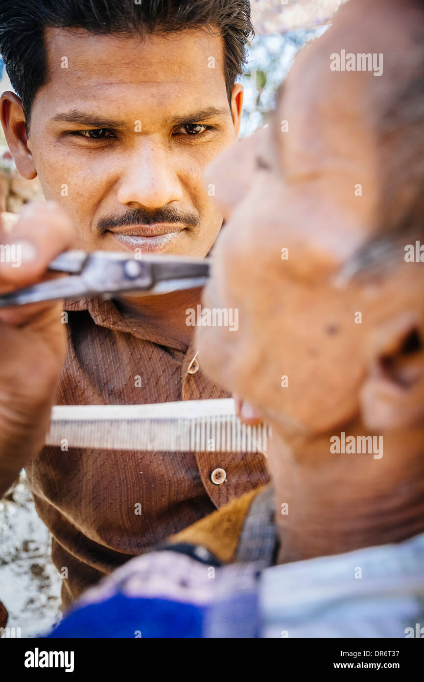 Indian barber shaving head hi-res stock photography and images - Alamy