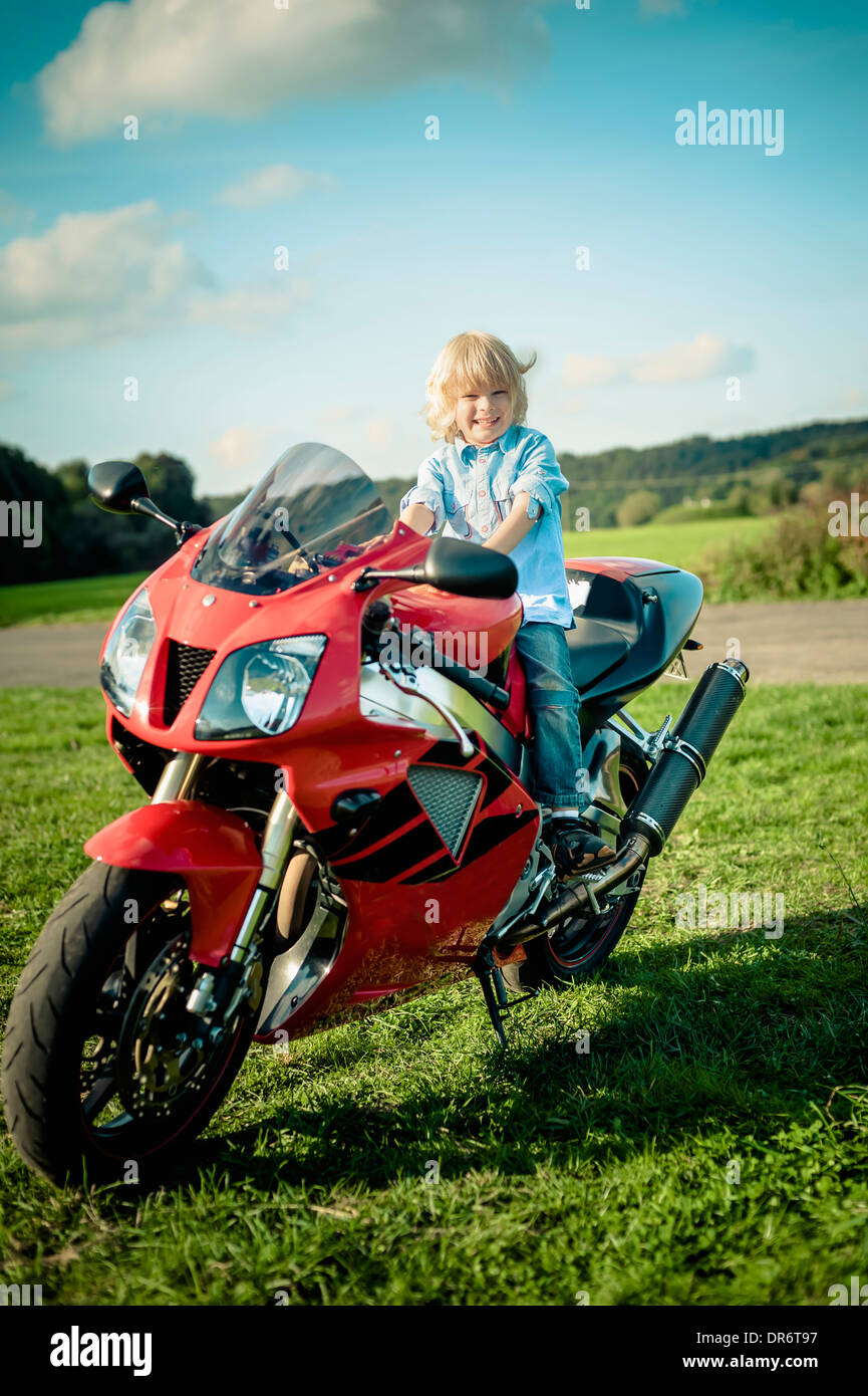 Red motorcycle hi-res stock photography and images - Alamy