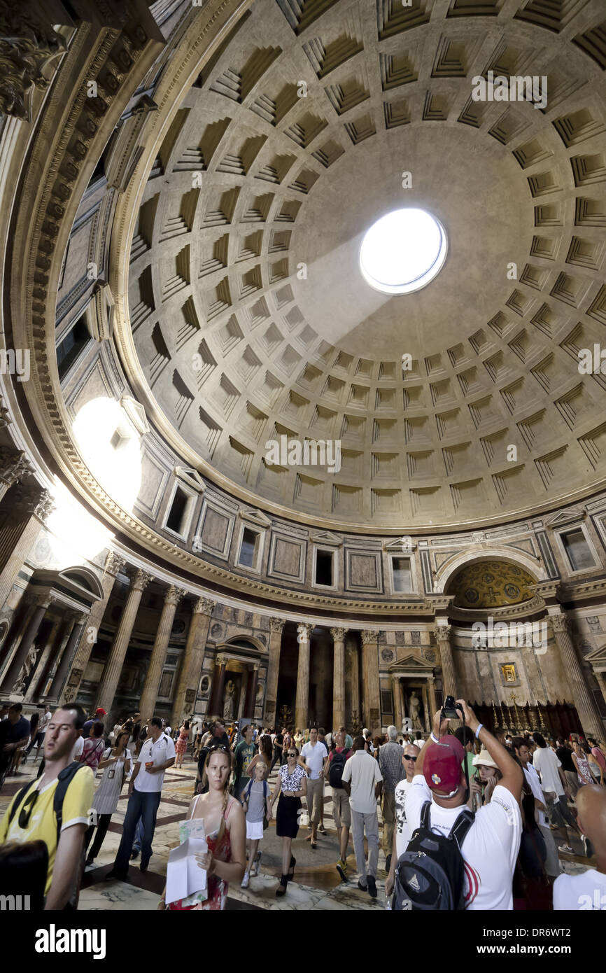 Italy, Rome, People at Pantheon Stock Photo - Alamy