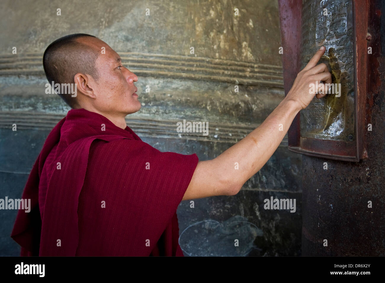 Myanmar bell monk hi-res stock photography and images - Alamy