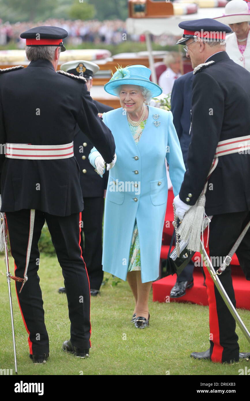 Britain's Queen Elizabeth II visits Henley-On-Thames in Oxfordshire ...