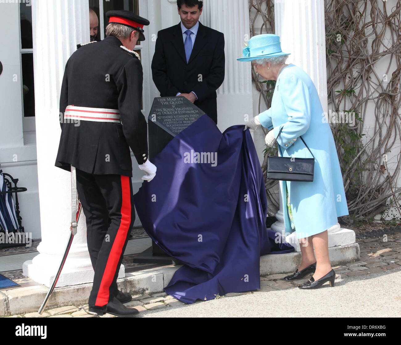 Britain's Queen Elizabeth II visits Henley-On-Thames in Oxfordshire ...