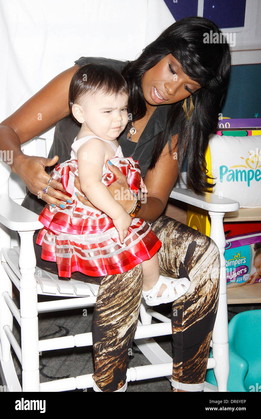 Singer Jennifer Hudson attends the unveiling of the Jennifer Hudson ...