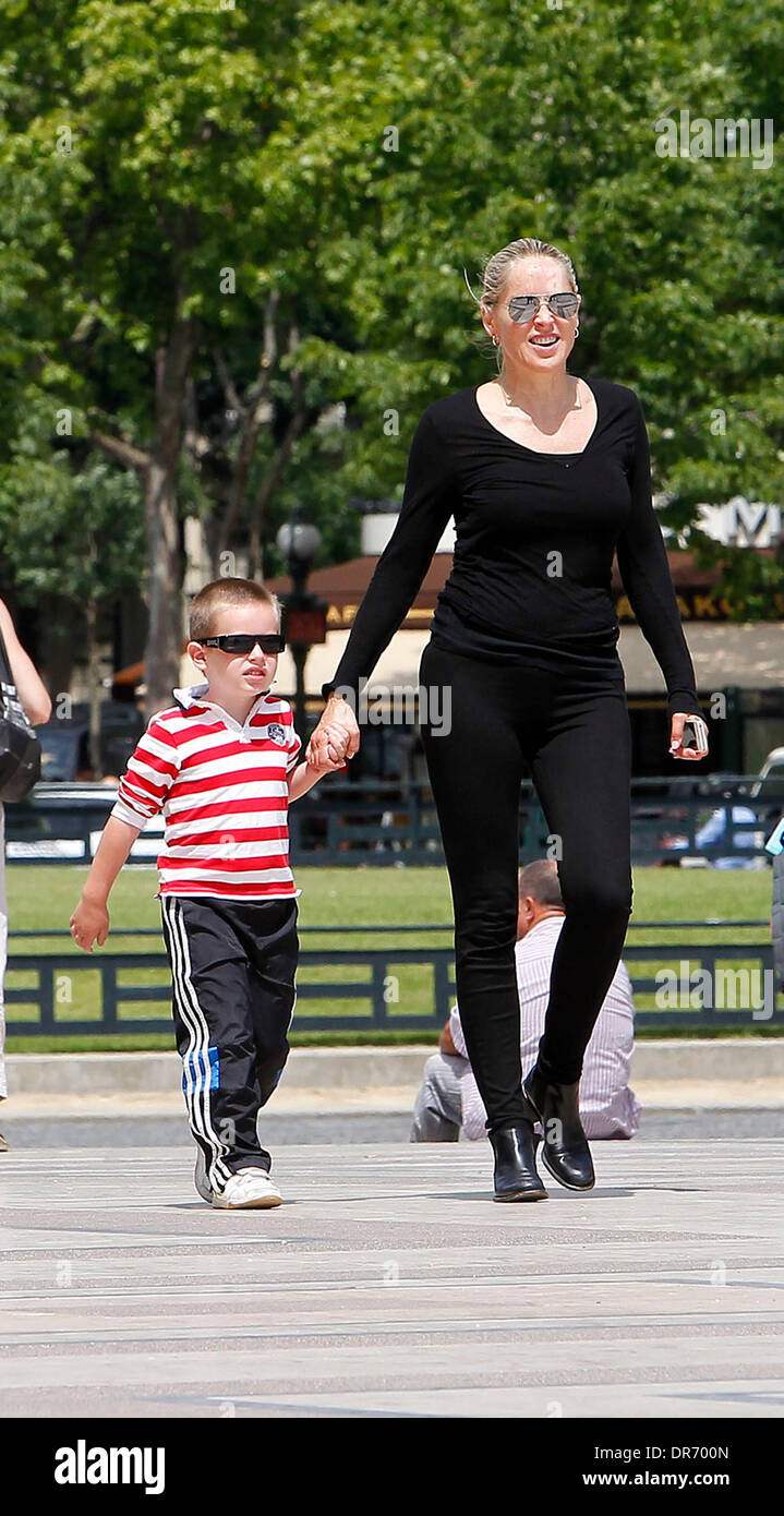 Quinn stone and sharon stone High Resolution Stock Photography and ...