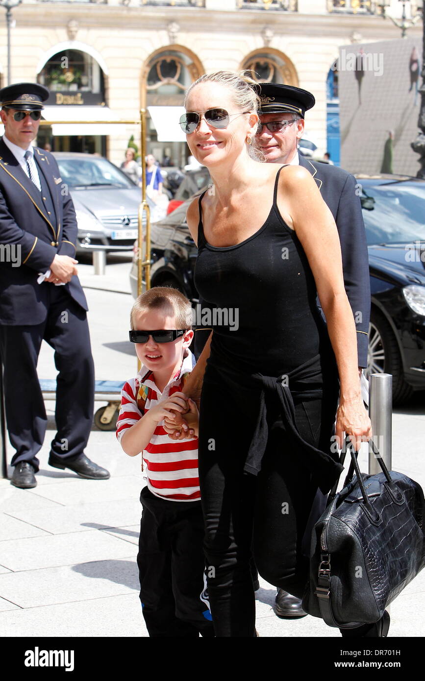 Quinn stone and sharon stone High Resolution Stock Photography and ...