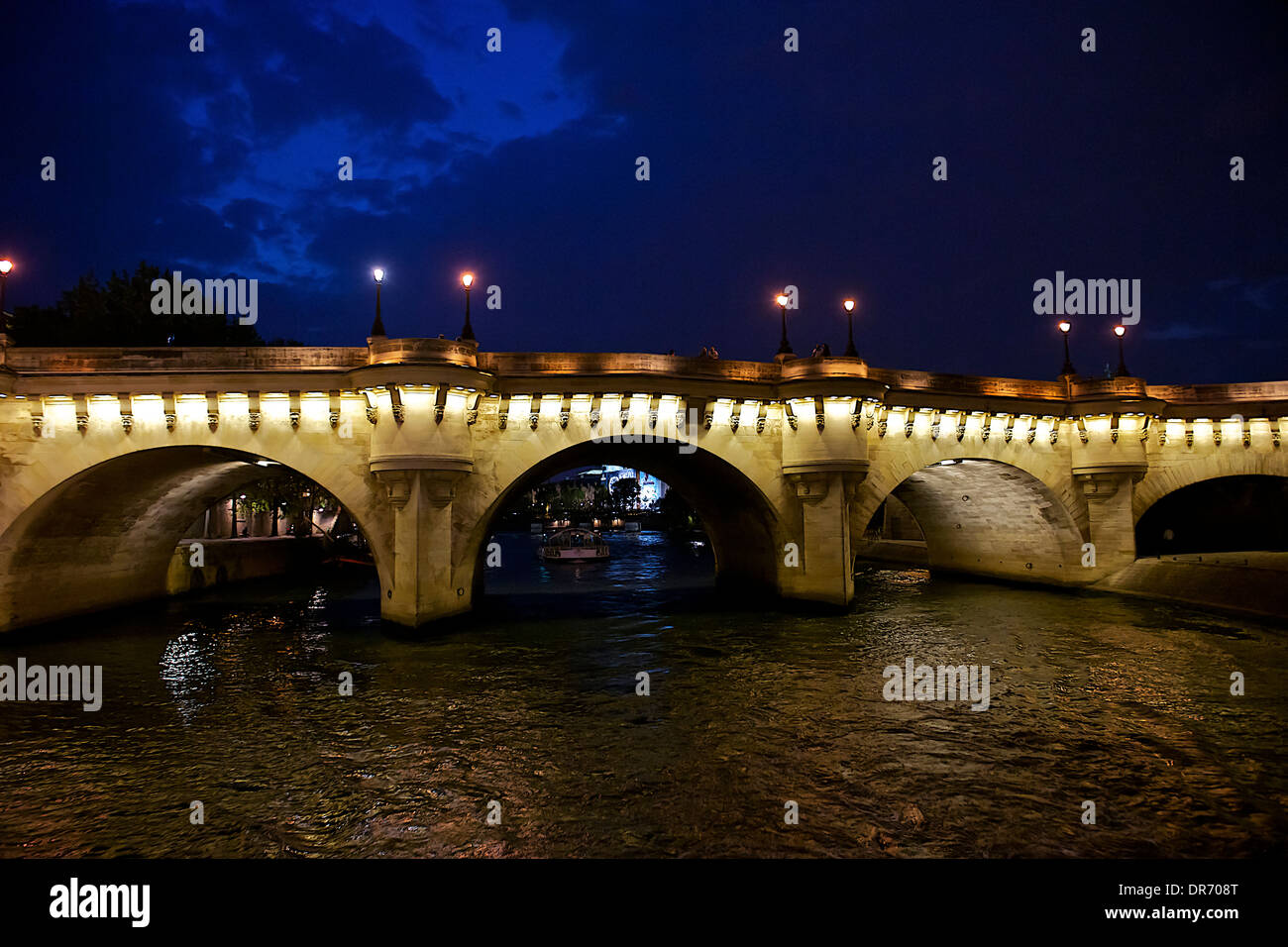 Pont neuf paris night hi-res stock photography and images - Alamy