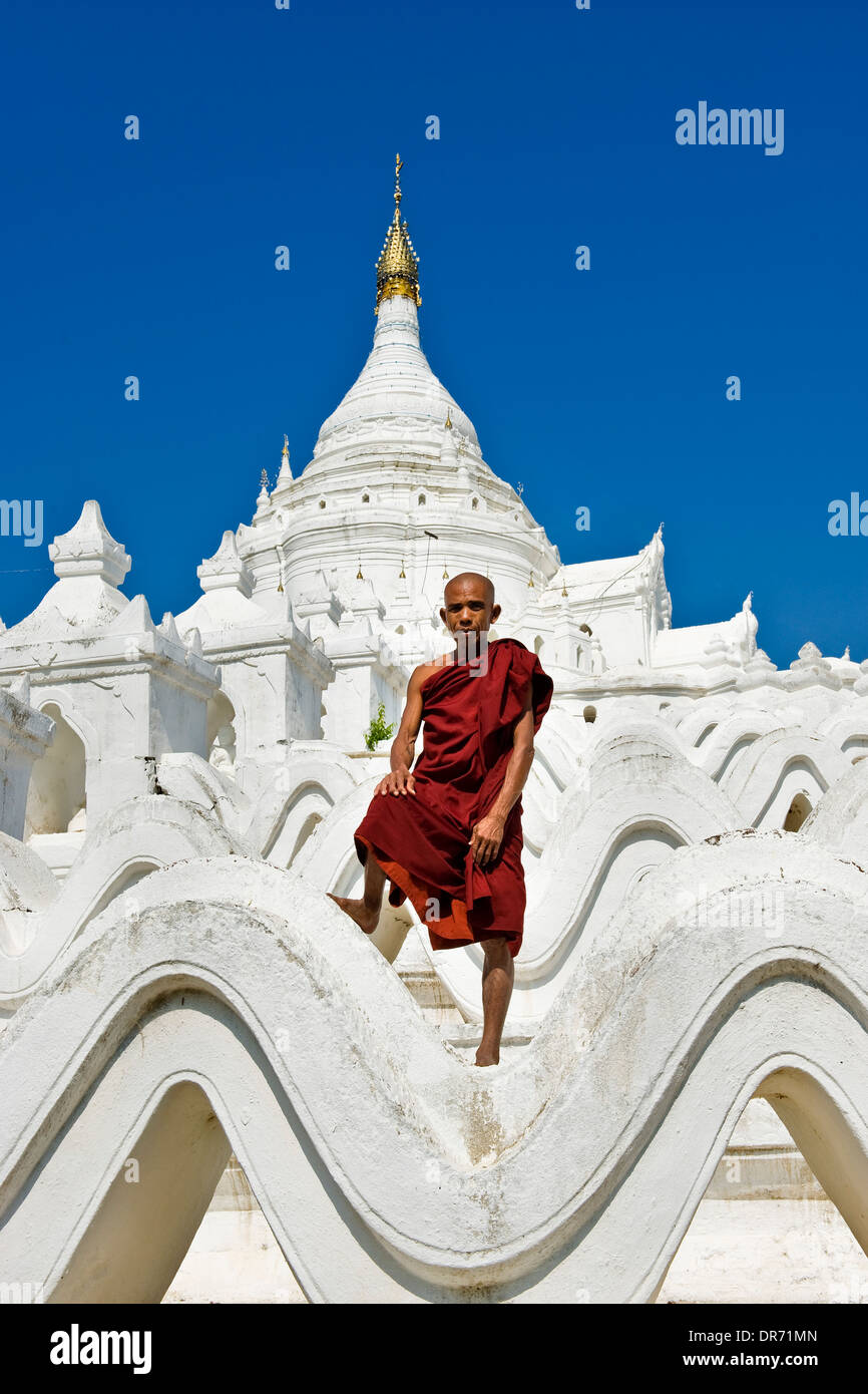 Myanmar, Mandalay, Mingun, Hsinbyume or Myatheindan Paya, monk Stock ...