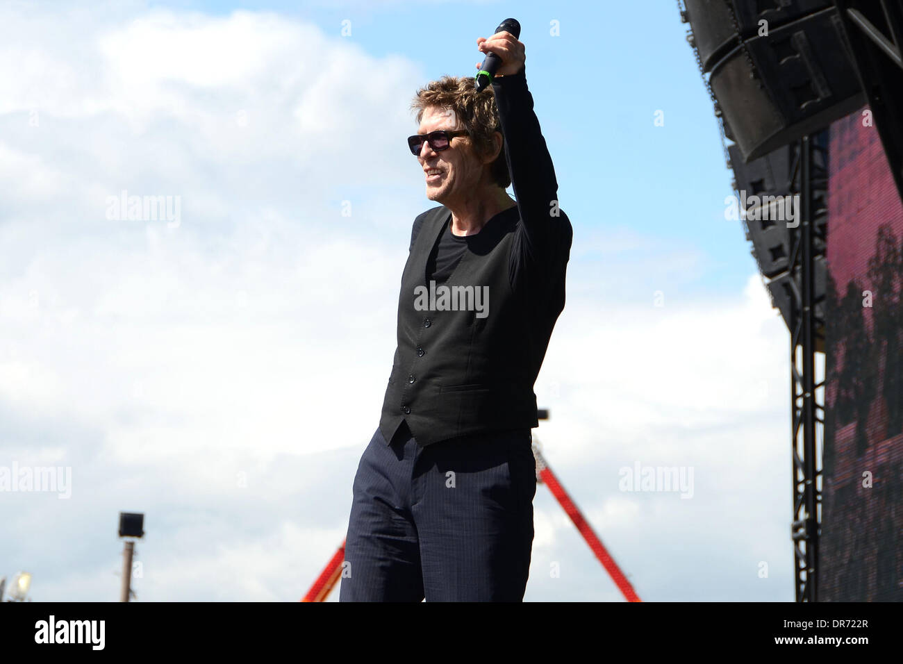 The Psychedelic Furs - Richard Butler Main Stage Day 3 Hop Farm Music ...