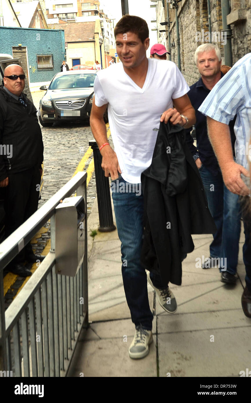 Footballer steven gerrard hi-res stock photography and images - Alamy