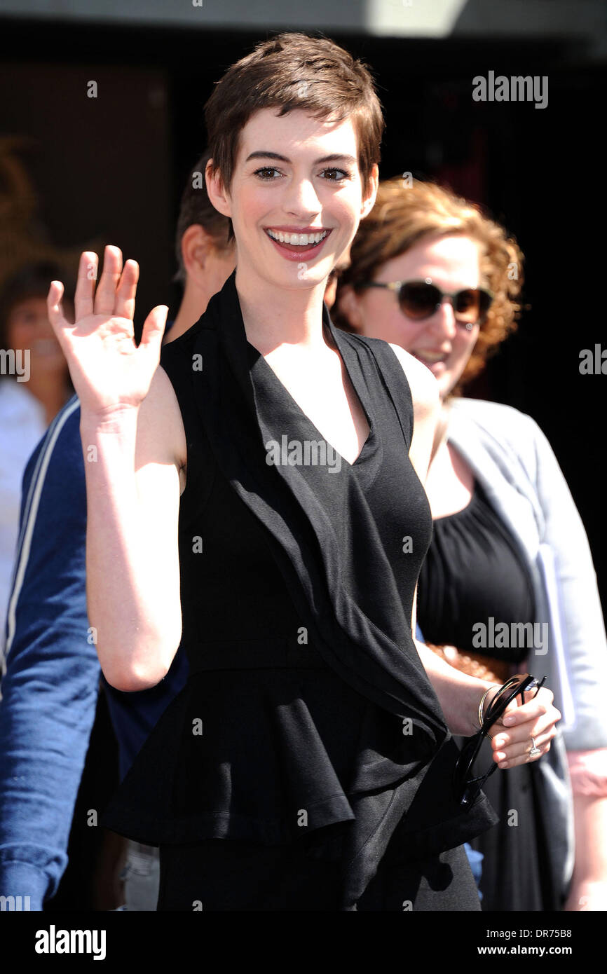 Anne Hathaway Hand and Foot print ceremony honoring Christopher Nolan ...
