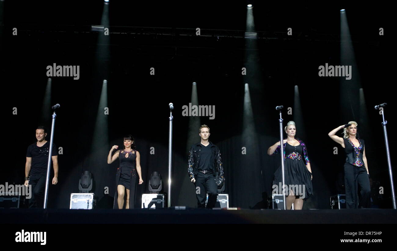 Faye tozer and lee latchford evans hi-res stock photography and images ...