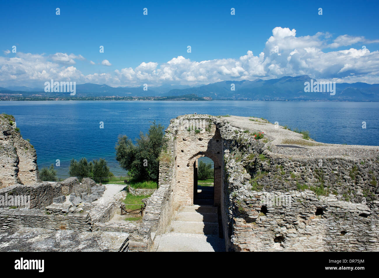 Sirmione villa romana hi-res stock photography and images - Alamy