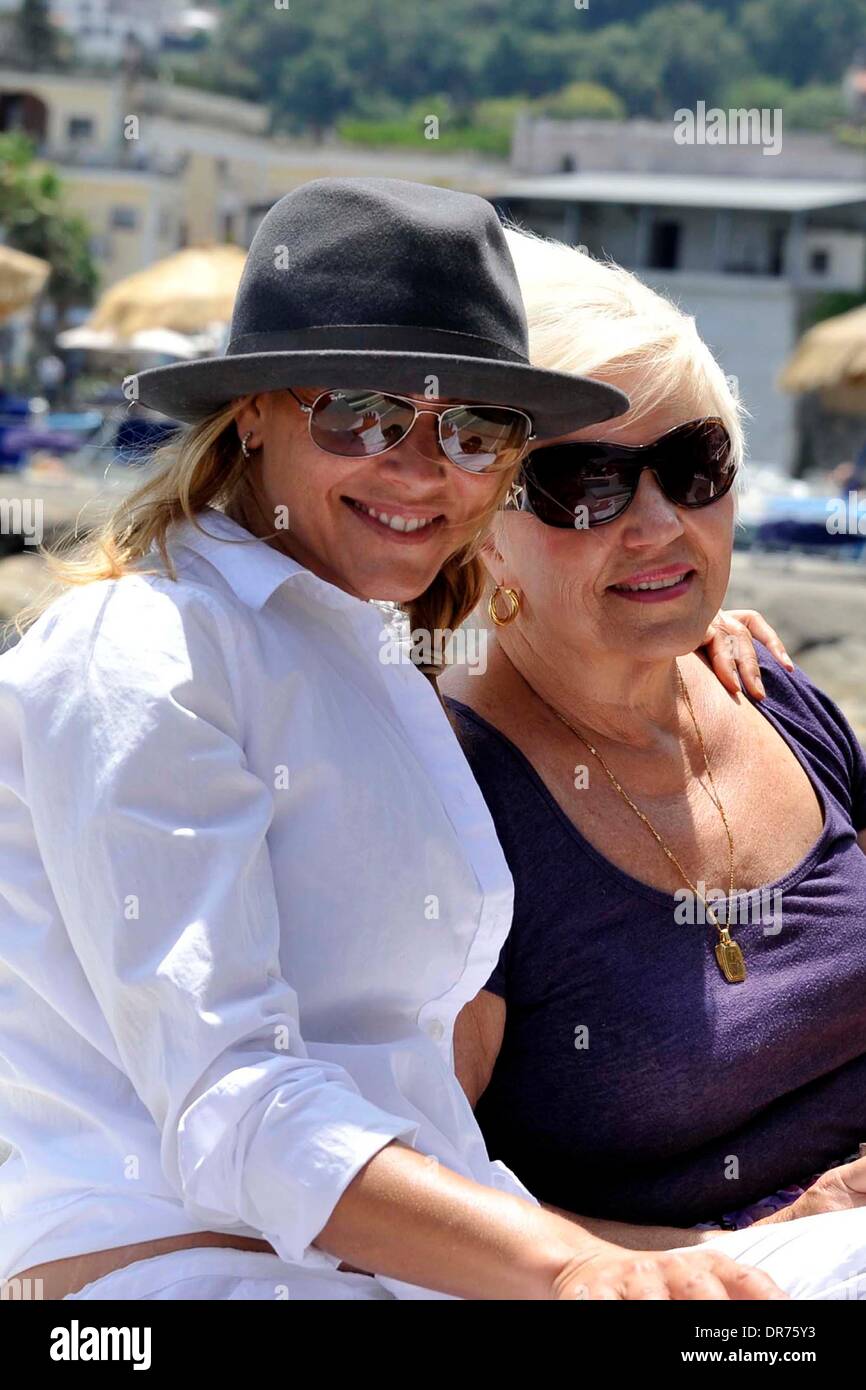 Kathy bello and maria bello hi-res stock photography and images - Alamy