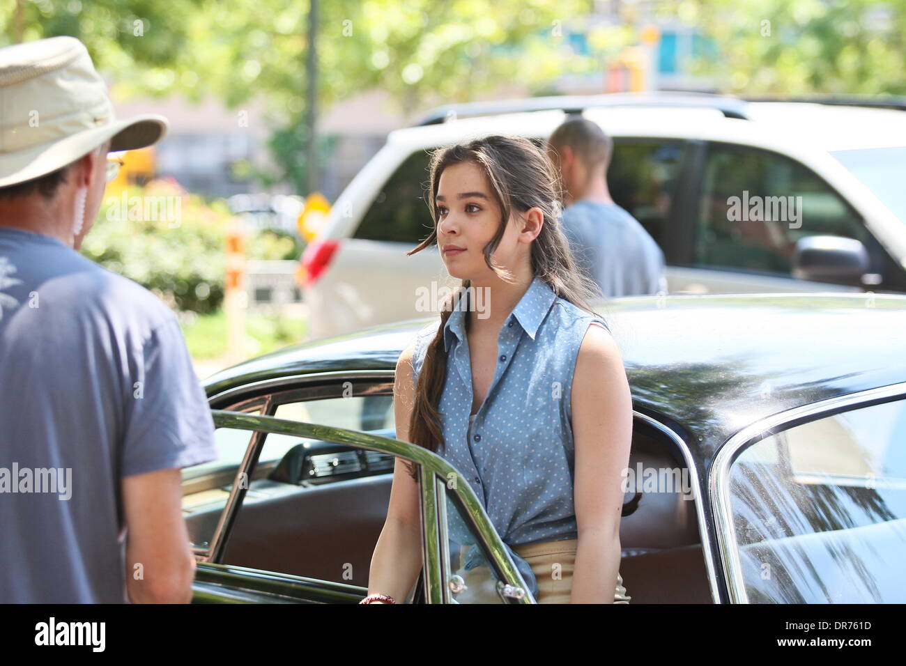 Hailee steinfeld on set can hi-res stock photography and images - Alamy