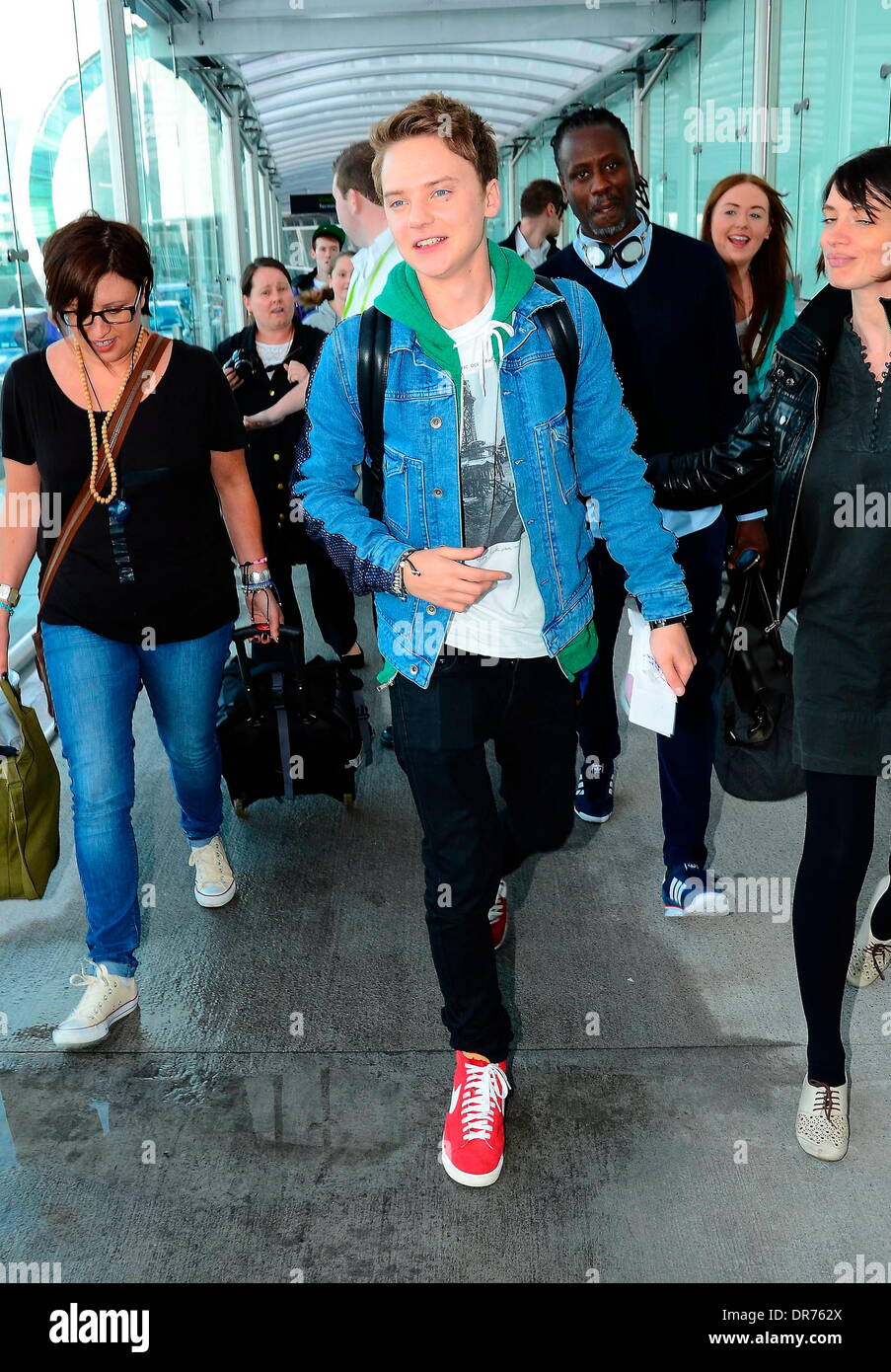 UK teen singer Conor Maynard gets a fond farewell from his Irish female ...