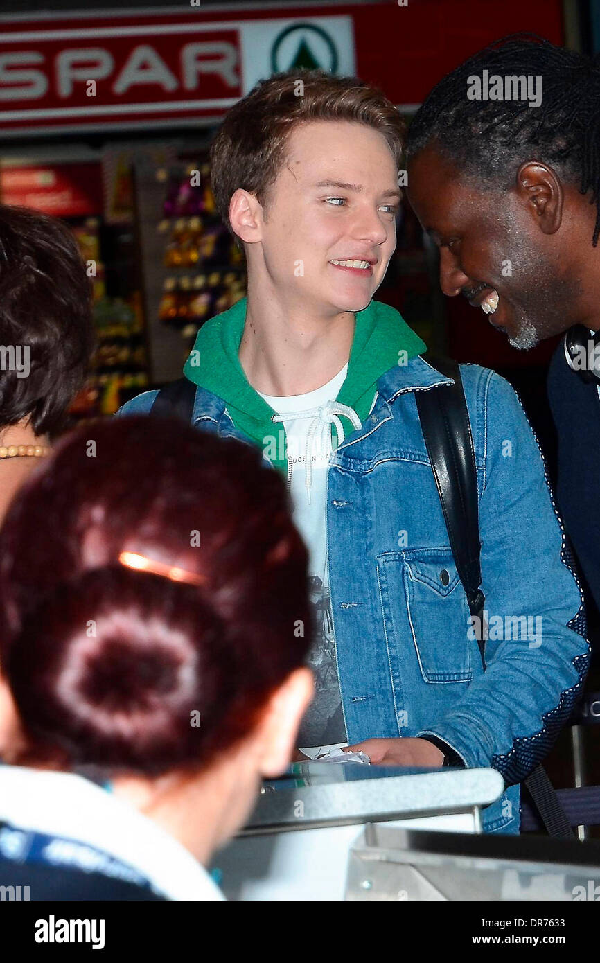 UK teen singer Conor Maynard gets a fond farewell from his Irish female ...