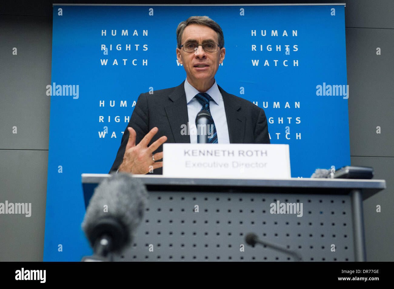 Kenneth roth human rights executive hi-res stock photography and images ...