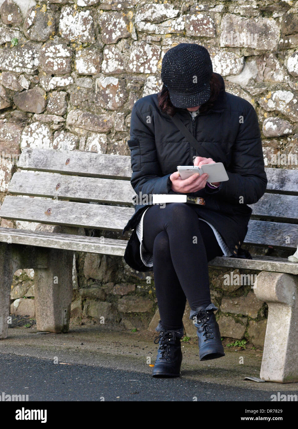 Woman sat on bench hi-res stock photography and images - Alamy