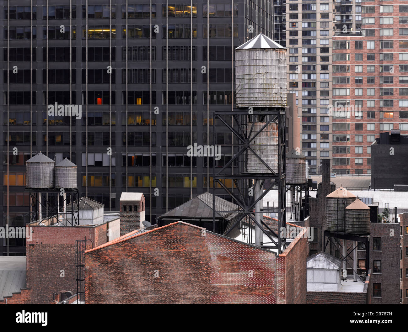 Modern high rise building skyline hi-res stock photography and images ...