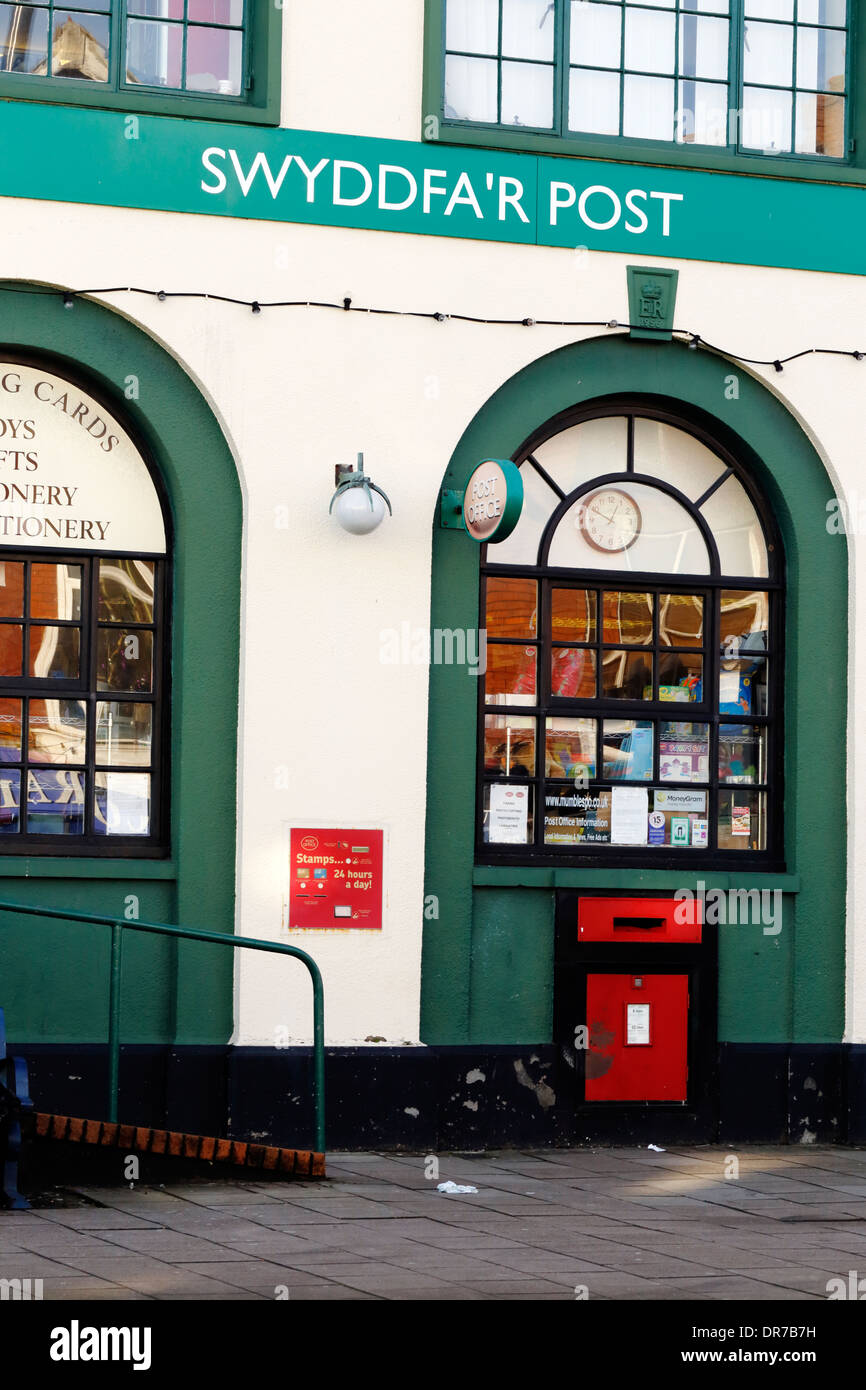 Welsh post box hi-res stock photography and images - Alamy