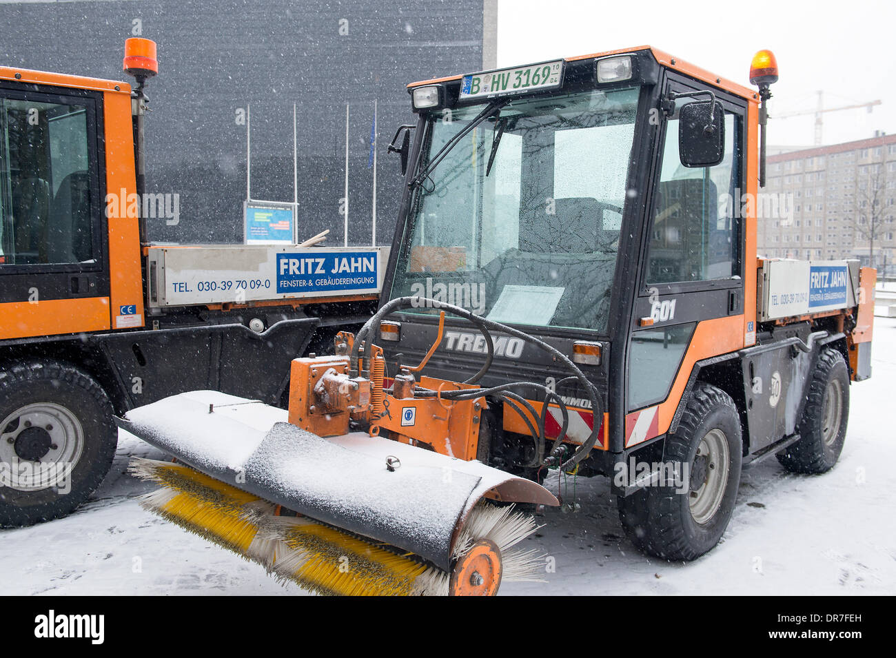 Snow fall berlin hi-res stock photography and images - Alamy