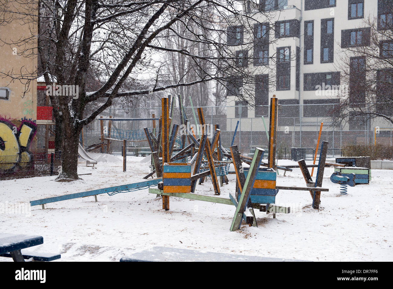 Berlin, Germany. January 21st 2014. Berlin receives one of the 1st snow ...