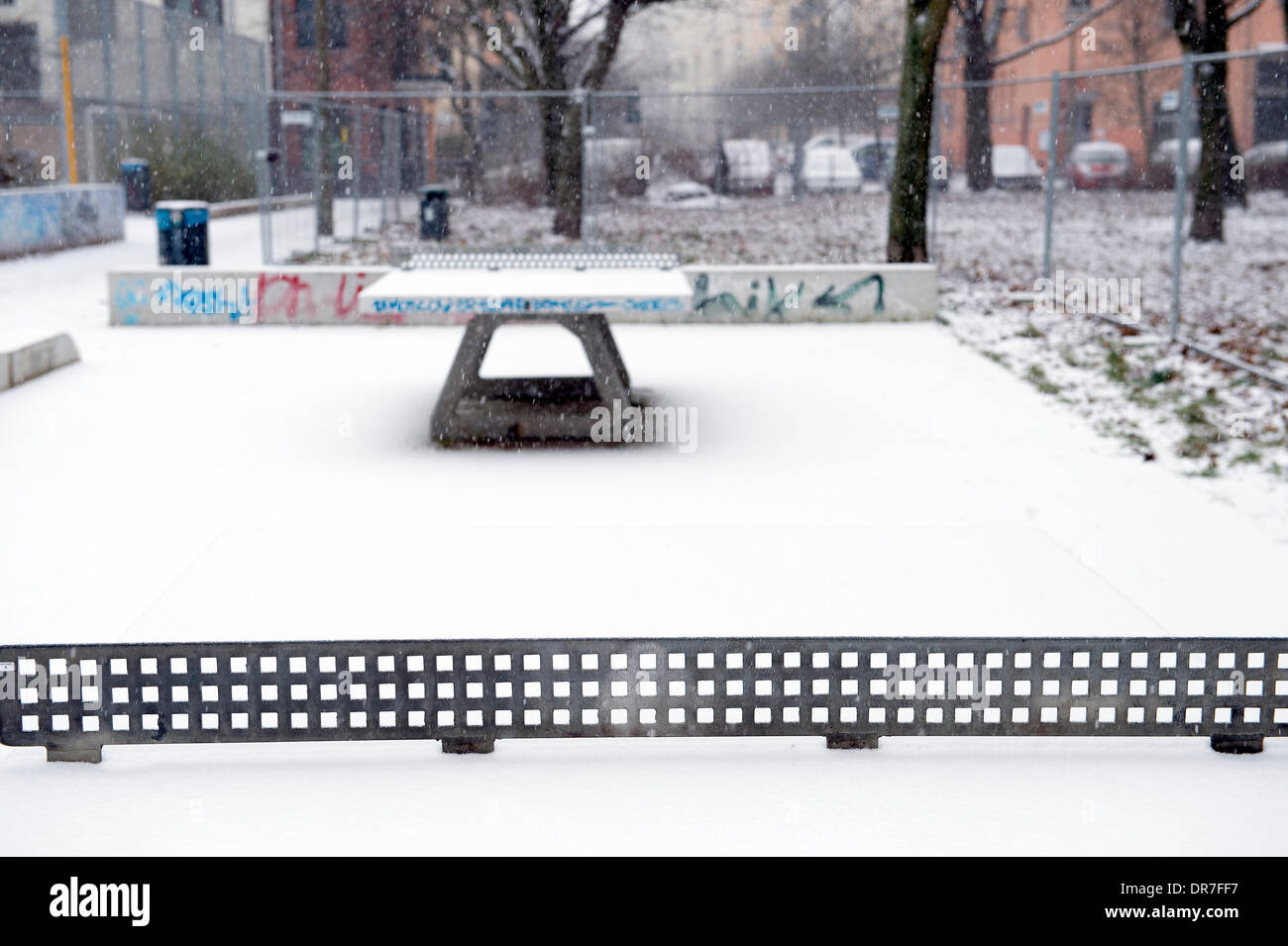 Snow fall berlin hi-res stock photography and images - Alamy