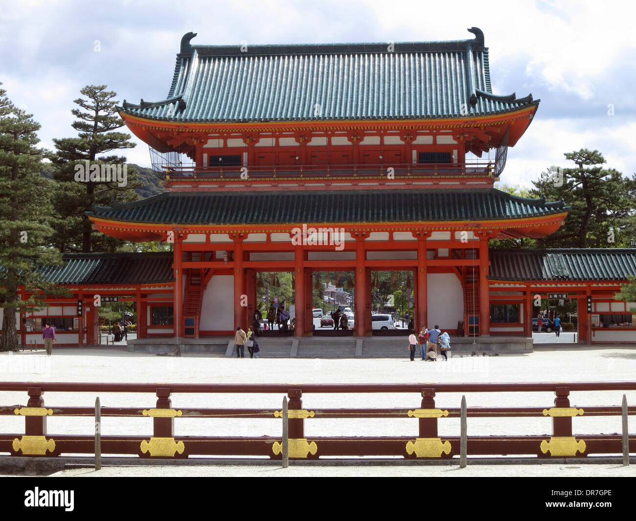 Kyoto, Japan. 21st April, 2013. View of the main entrance of the Heian ...