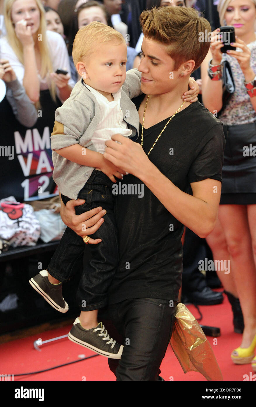 Jaxon Bieber and Justin Bieber MMVA 2012 (Much Music Video Awards) at ...