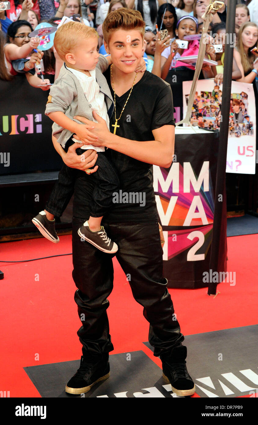 Jaxon Bieber and Justin Bieber MMVA 2012 (Much Music Video Awards) at ...