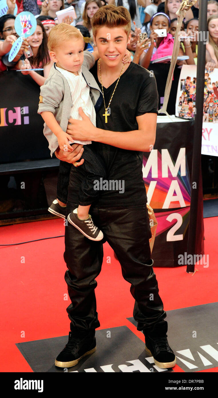 Jaxon Bieber and Justin Bieber MMVA 2012 (Much Music Video Awards) at ...