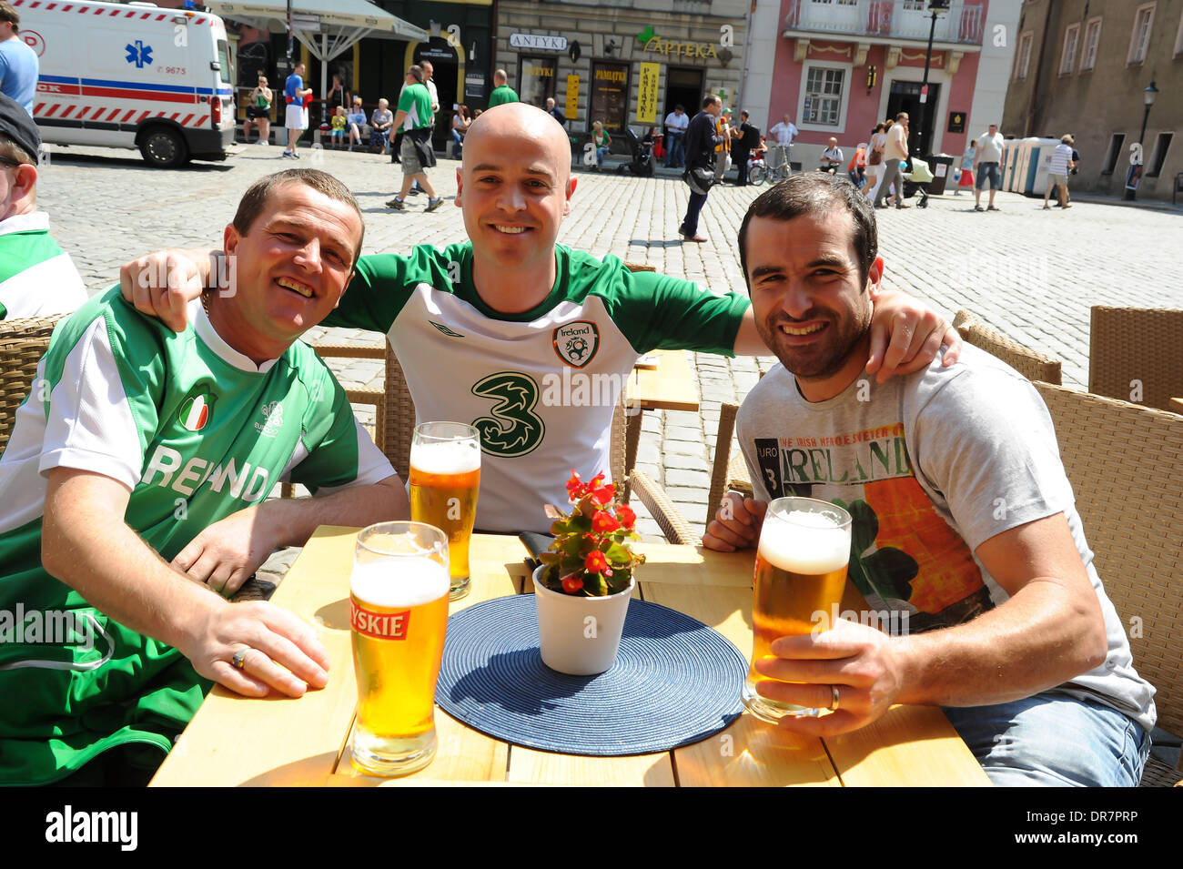 Italy and Ireland fans show their support ahead of the European ...
