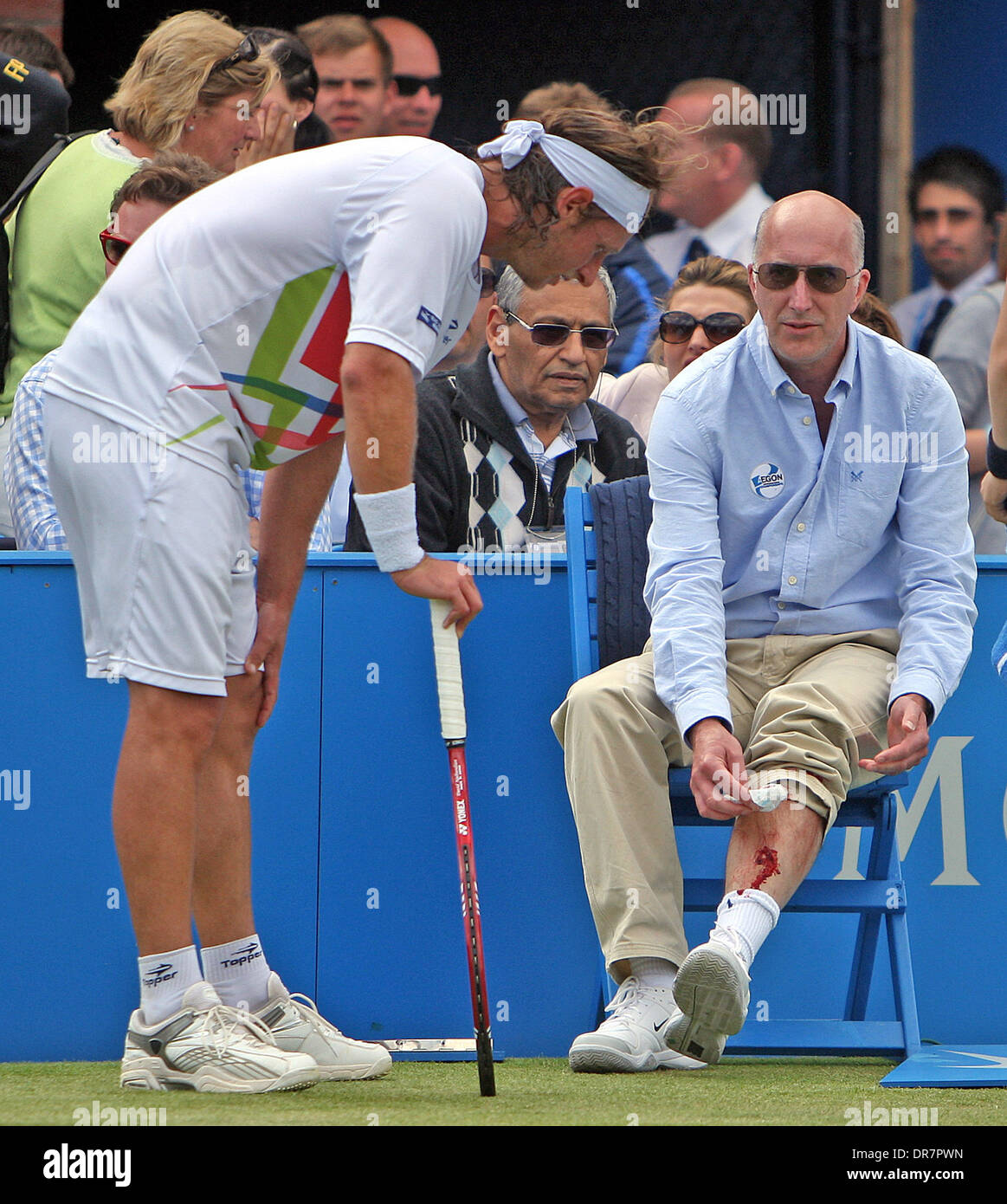 Kicked in shin hi-res stock photography and images - Alamy