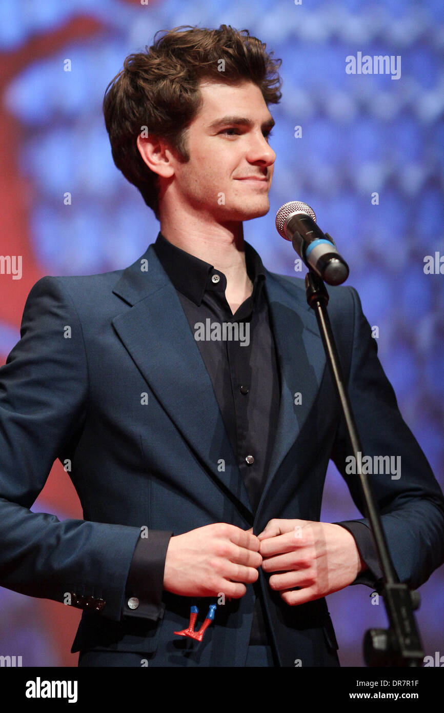 Andrew Garfield 'The Amazing Spider-Man' premiere on the roof of the ...
