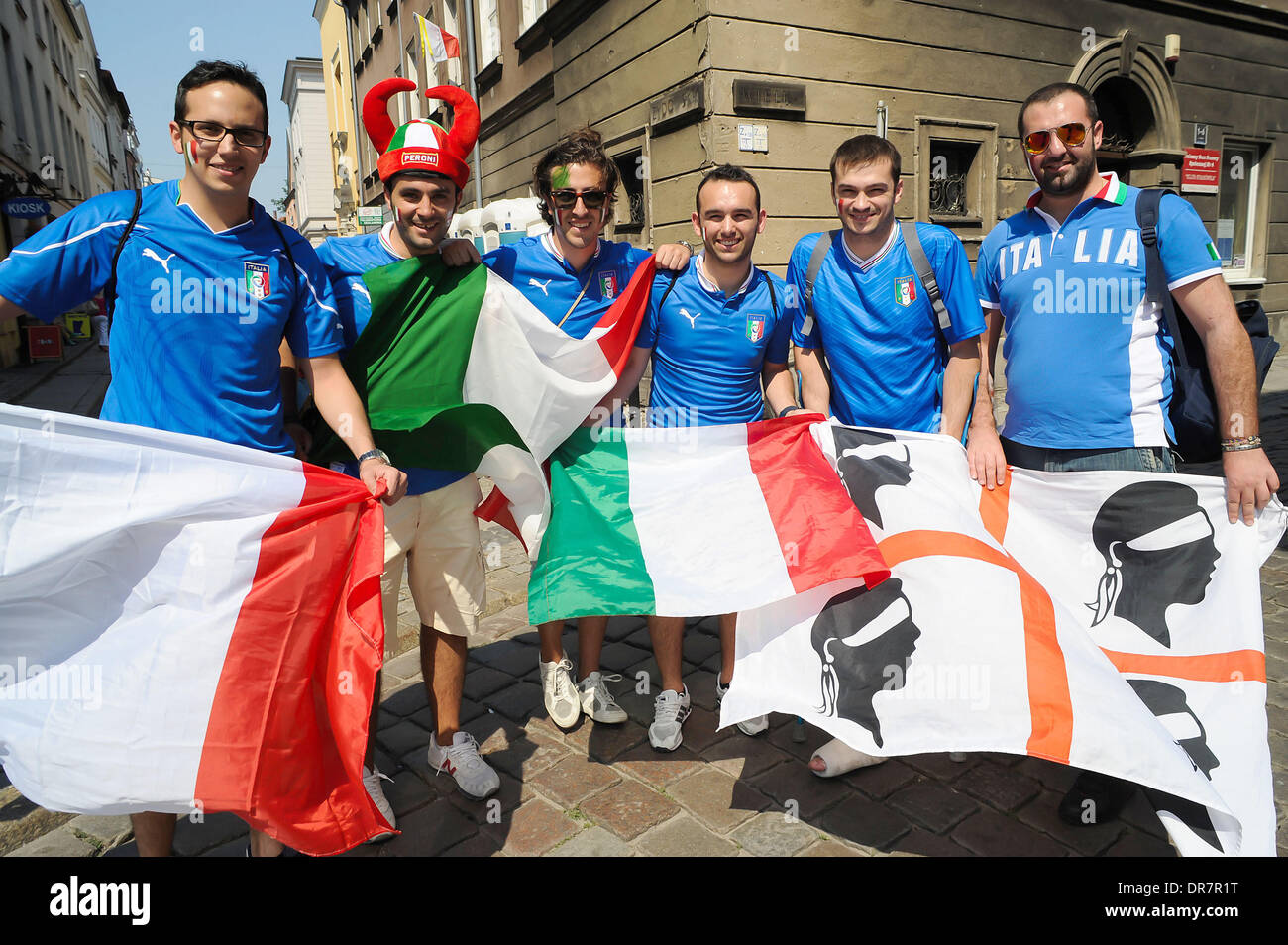 Italy and Ireland fans show their support ahead of the European ...