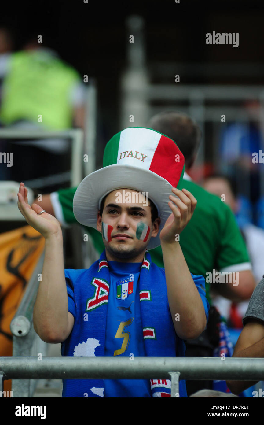 Atmosphere Italian and Irish fans attending the European Championship ...