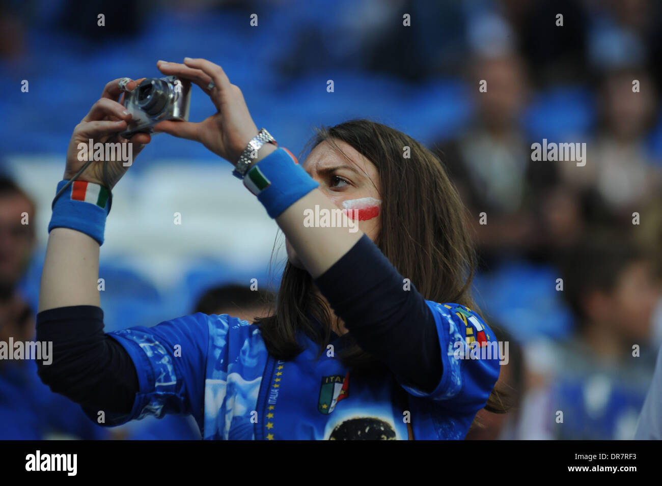 Atmosphere Italian and Irish fans attending the European Championship ...