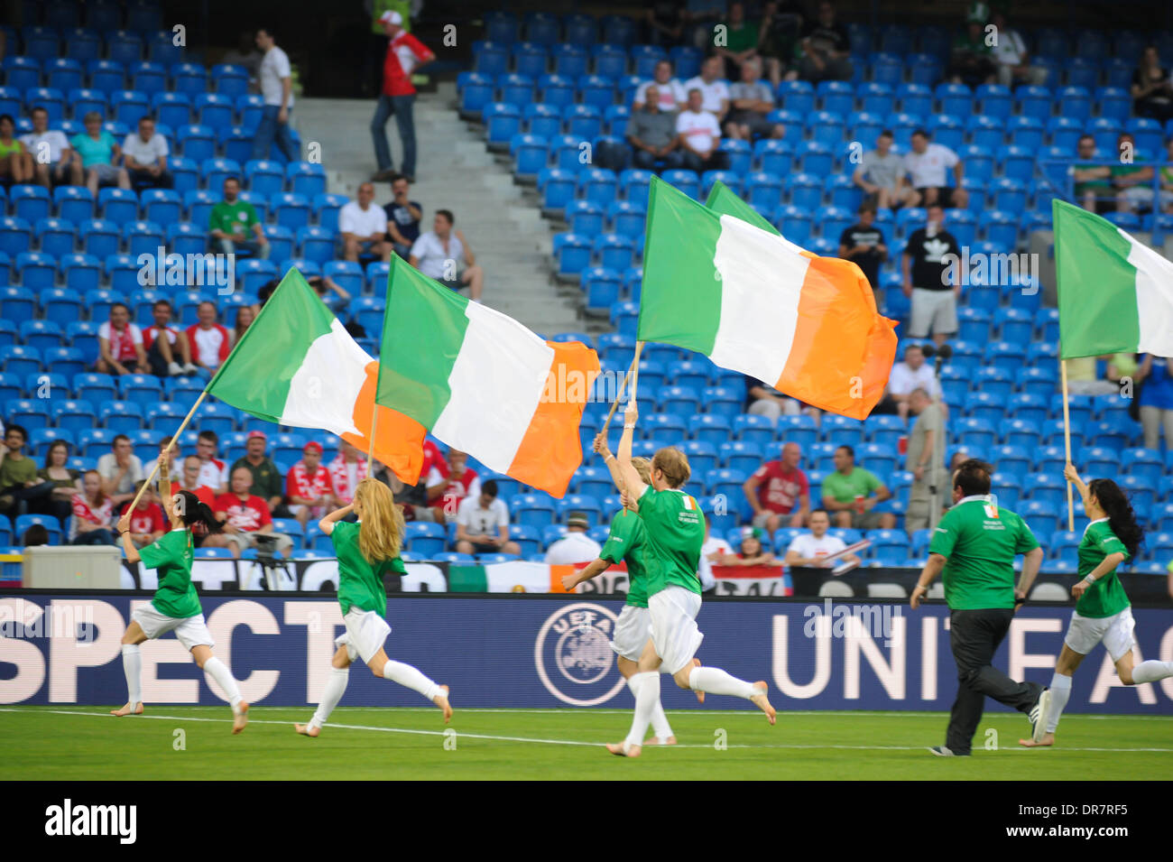 Atmosphere Italian and Irish fans attending the European Championship ...