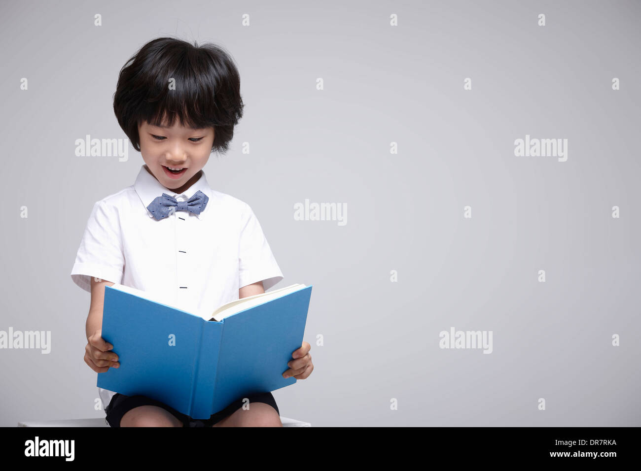 Boy read book hi-res stock photography and images - Alamy