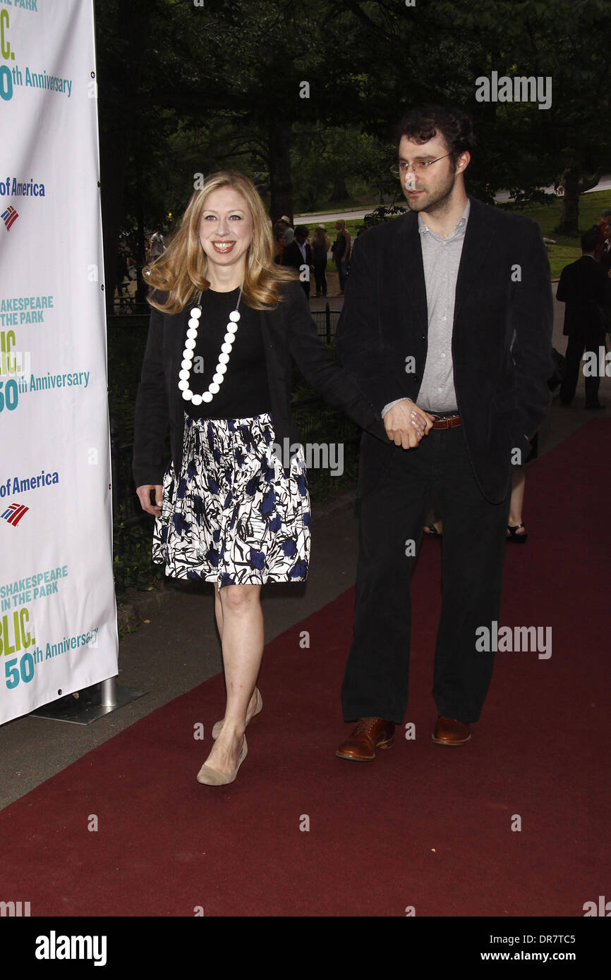 Chelsea clinton and marc mezvinsky hi-res stock photography and images ...