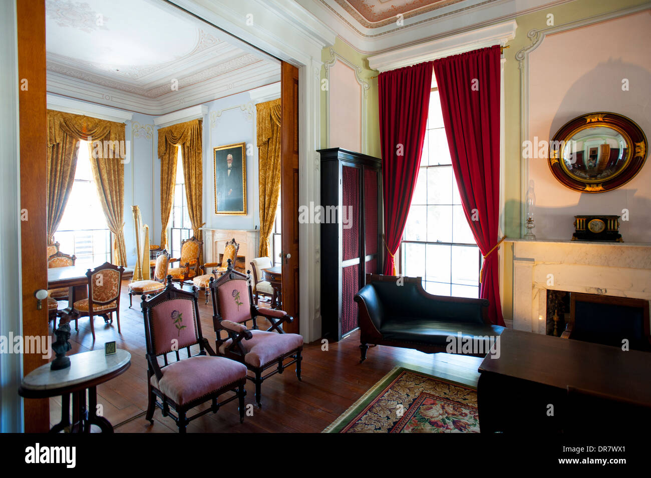 Civil war house interior hi-res stock photography and images - Alamy