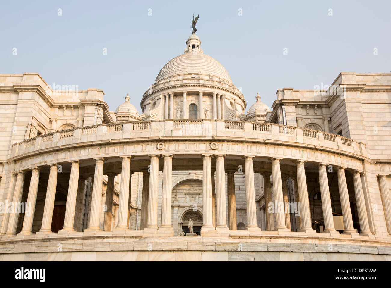 Victoria memorial calcutta statue hi-res stock photography and images ...