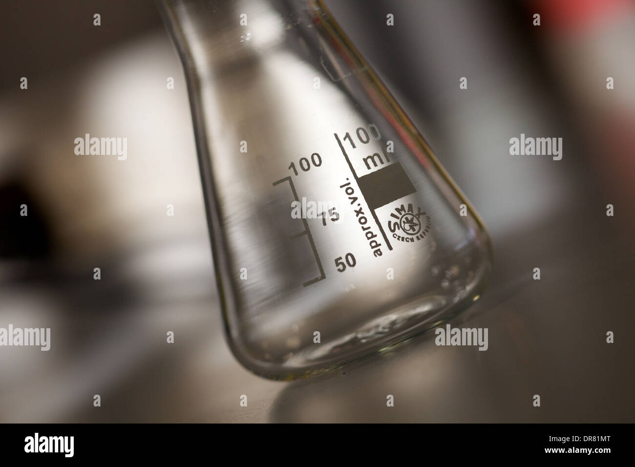 Empty conical flasks hi-res stock photography and images - Alamy Empty conical flasks hi-res stock photography and images - Alamy