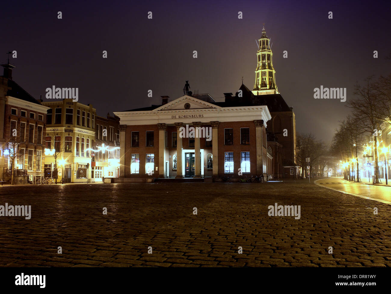 Fish market square hi-res stock photography and images - Alamy