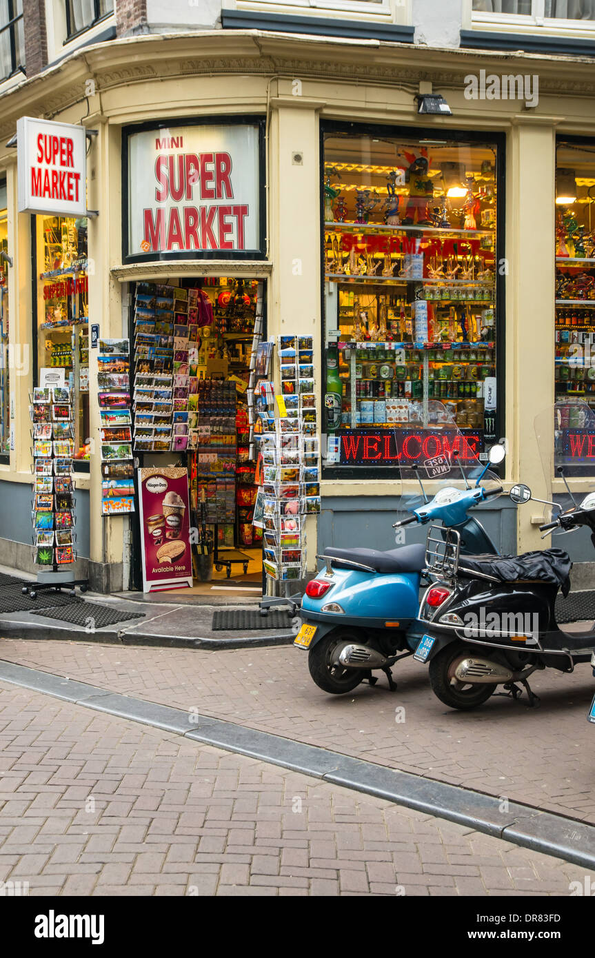 Shop front amsterdam hi-res stock photography and images - Alamy
