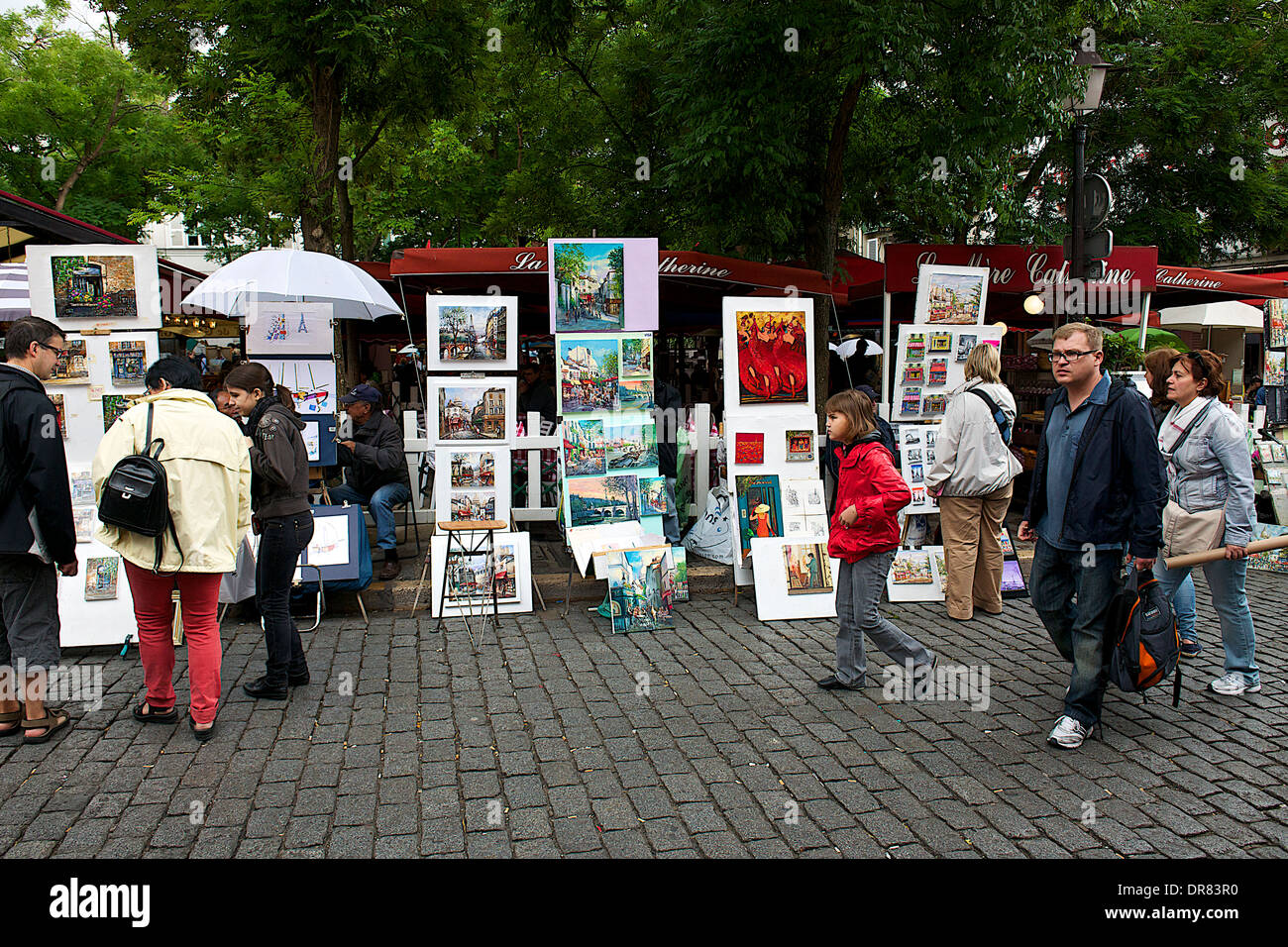 Art stalls, Montmartre, Paris, France Stock Photo - Alamy