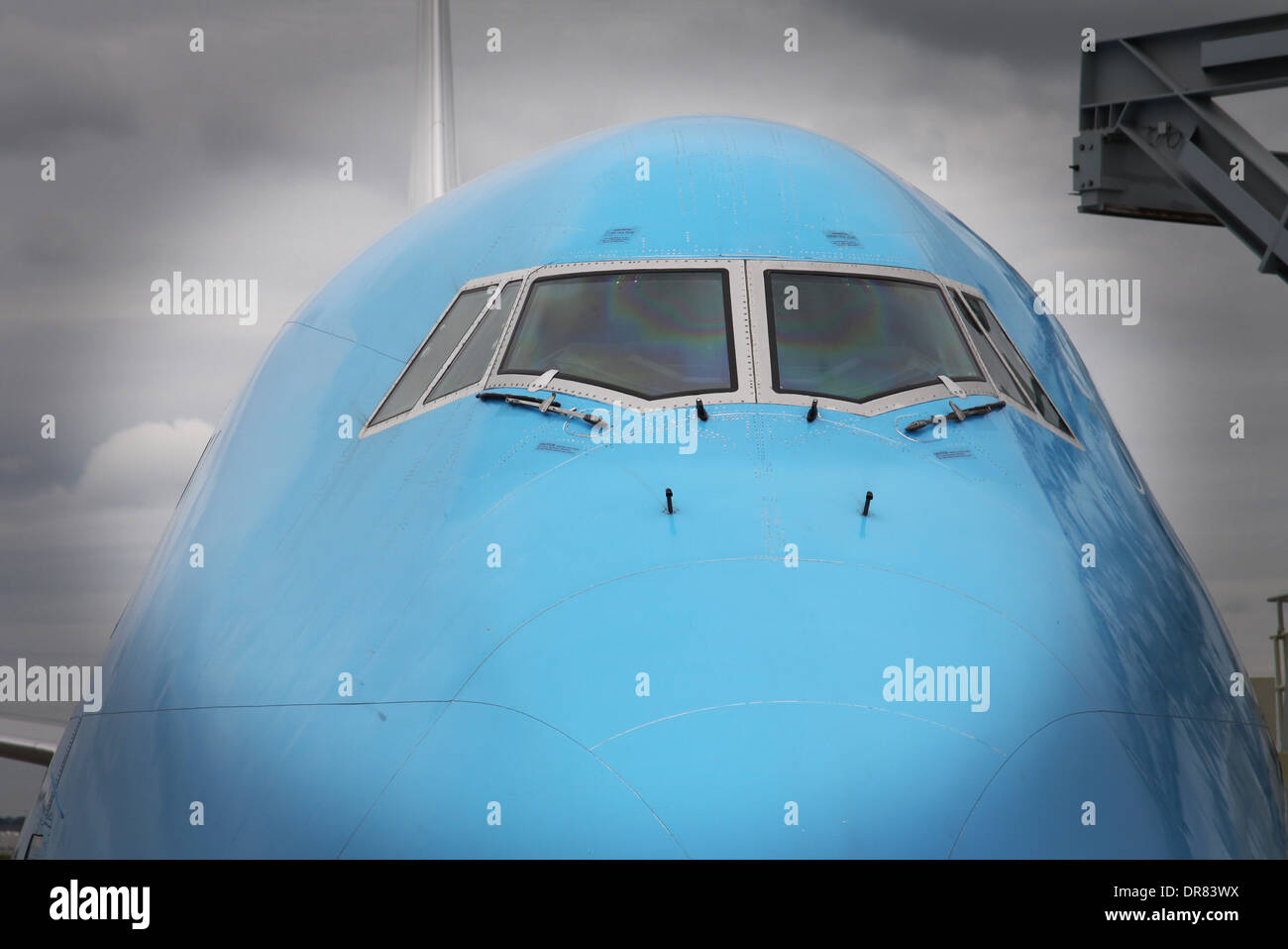 Cockpit section of the Boeing 747-400 aircraft Stock Photo - Alamy