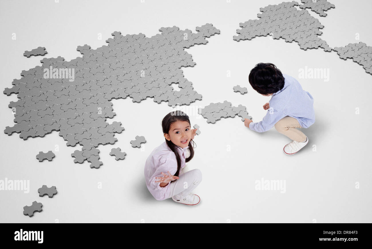 Map puzzle hi-res stock photography and images - Alamy